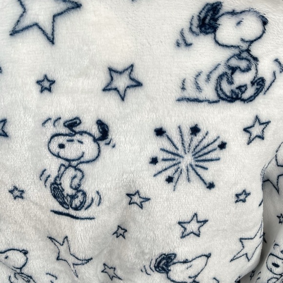 Peanuts | Intimates & Sleepwear | Peanuts Snoopy Fireworks Hooded Robe ...